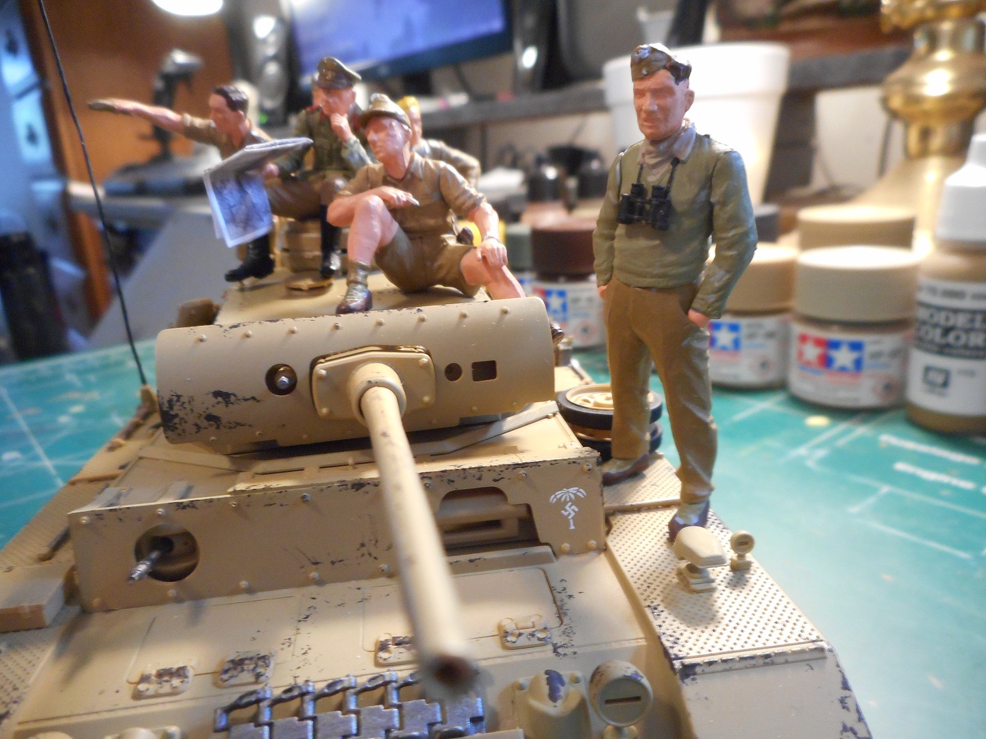 WWII Rommel & German Tank Crew DAK (6) -- Plastic Model Military Figure ...