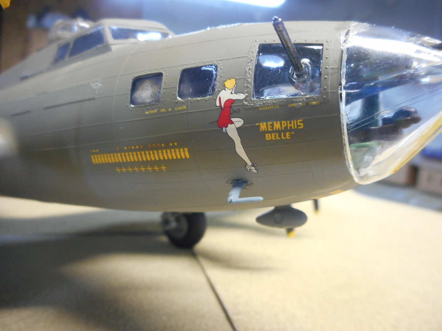 Boeing B-17F Memphis Belle -- Plastic Model Airplane Kit -- 1/48 Scale ...