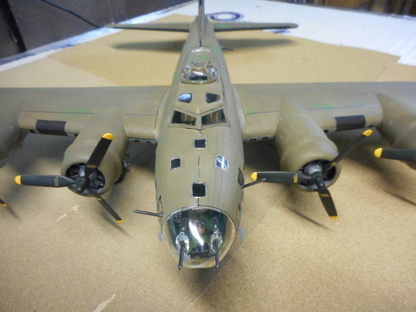 Boeing B-17F Memphis Belle -- Plastic Model Airplane Kit -- 1/48 Scale ...