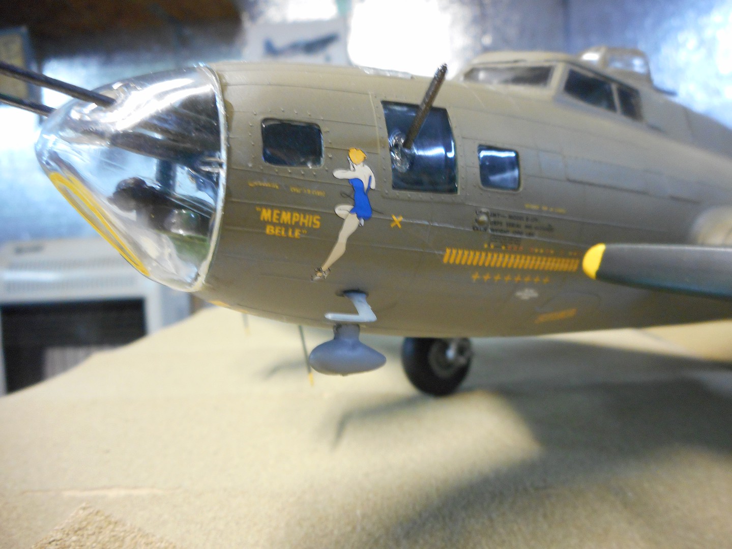 Boeing B-17F Memphis Belle -- Plastic Model Airplane Kit -- 1/48 Scale ...