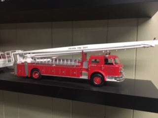 American LaFrance Aero Chief Fire Truck -- Plastic Model Truck Kit -- 1 ...