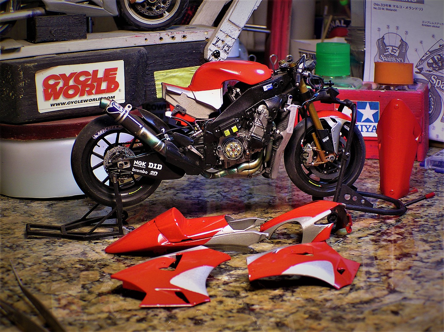 Yamaha YZR-M1 2004 #7/#33 Bike -- Plastic Model Motorcycle Kit -- 1/12 ...