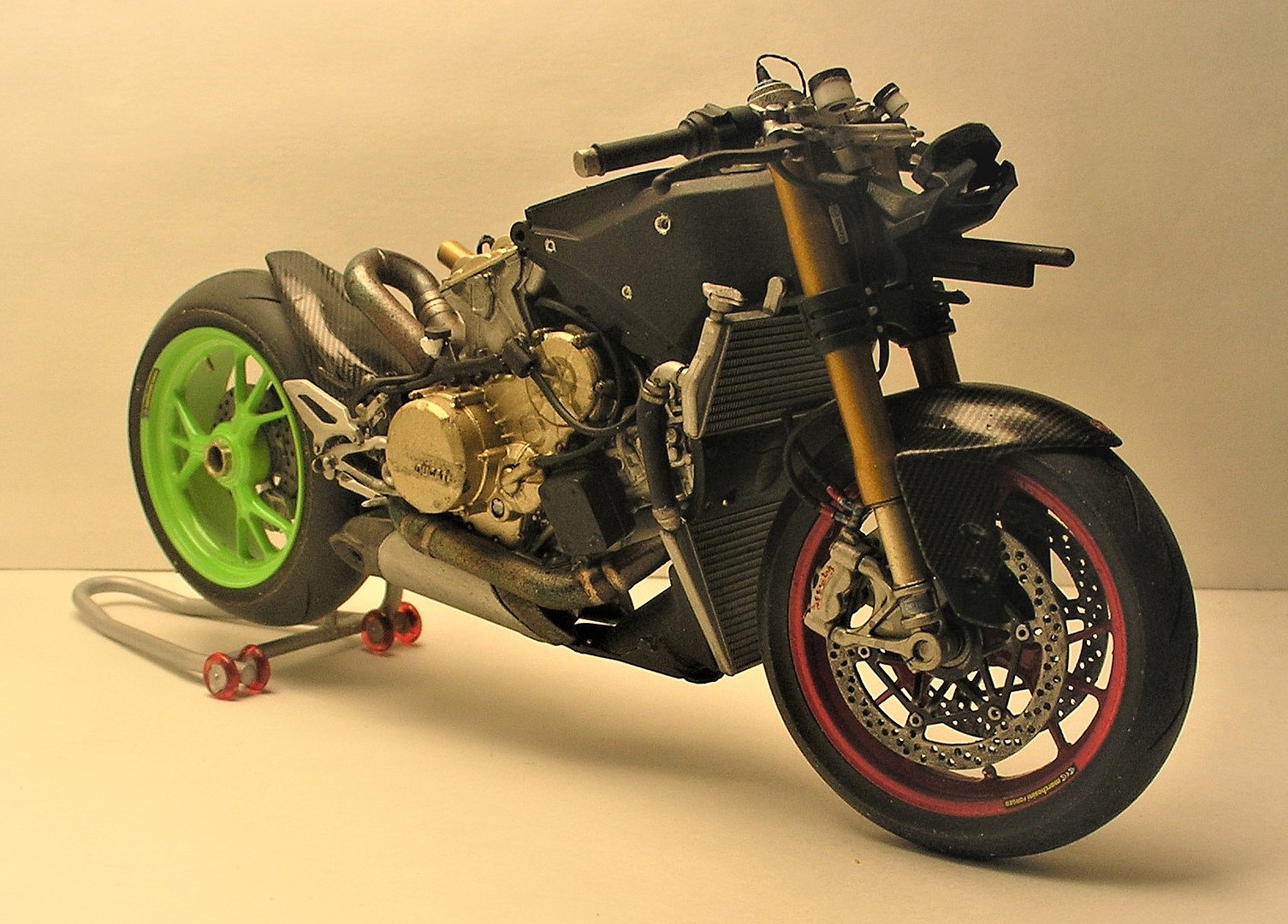 Ducati 1199 Panigale S Tricolore -- Plastic Model Motorcycle Kit -- 1/ ...