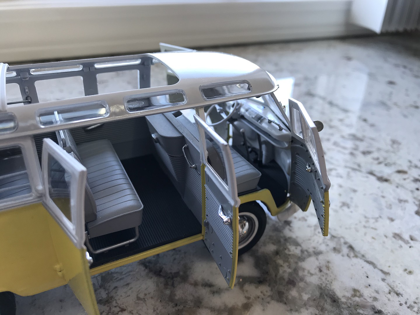 Volkswagen Micro Bus -- Plastic Model Car Kit -- 1/24 Scale -- #21210 ...