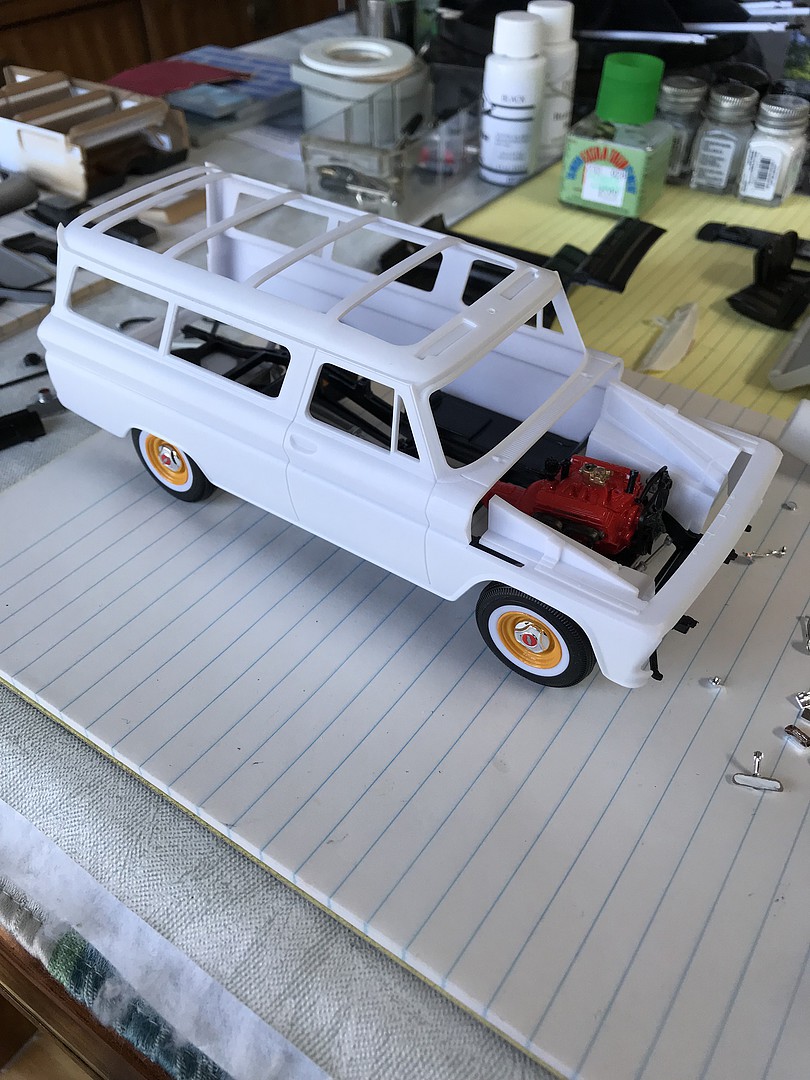 1966 Chevy Suburban -- Plastic Model Car Kit -- 1/25 Scale -- #854409 ...