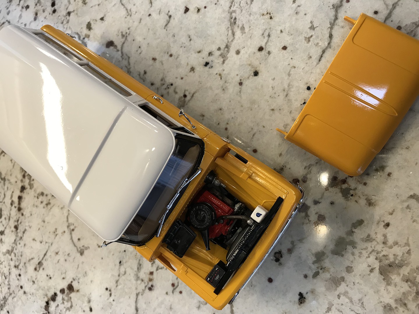 1966 Chevy Suburban -- Plastic Model Car Kit -- 1/25 Scale -- #854409 ...