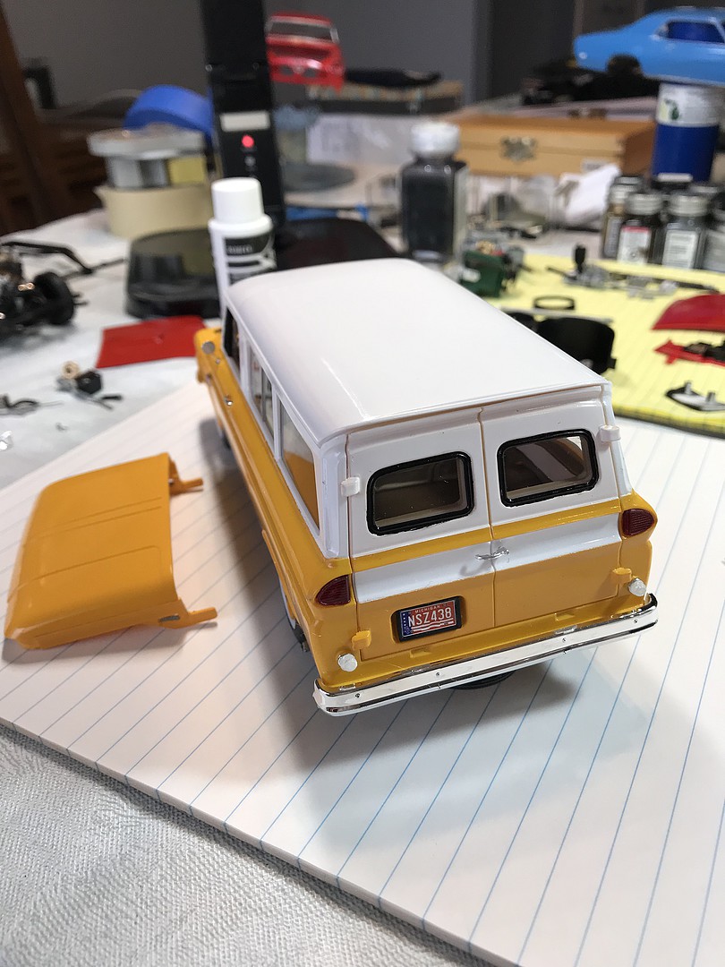 1966 Chevy Suburban -- Plastic Model Car Kit -- 1/25 Scale -- #854409 ...