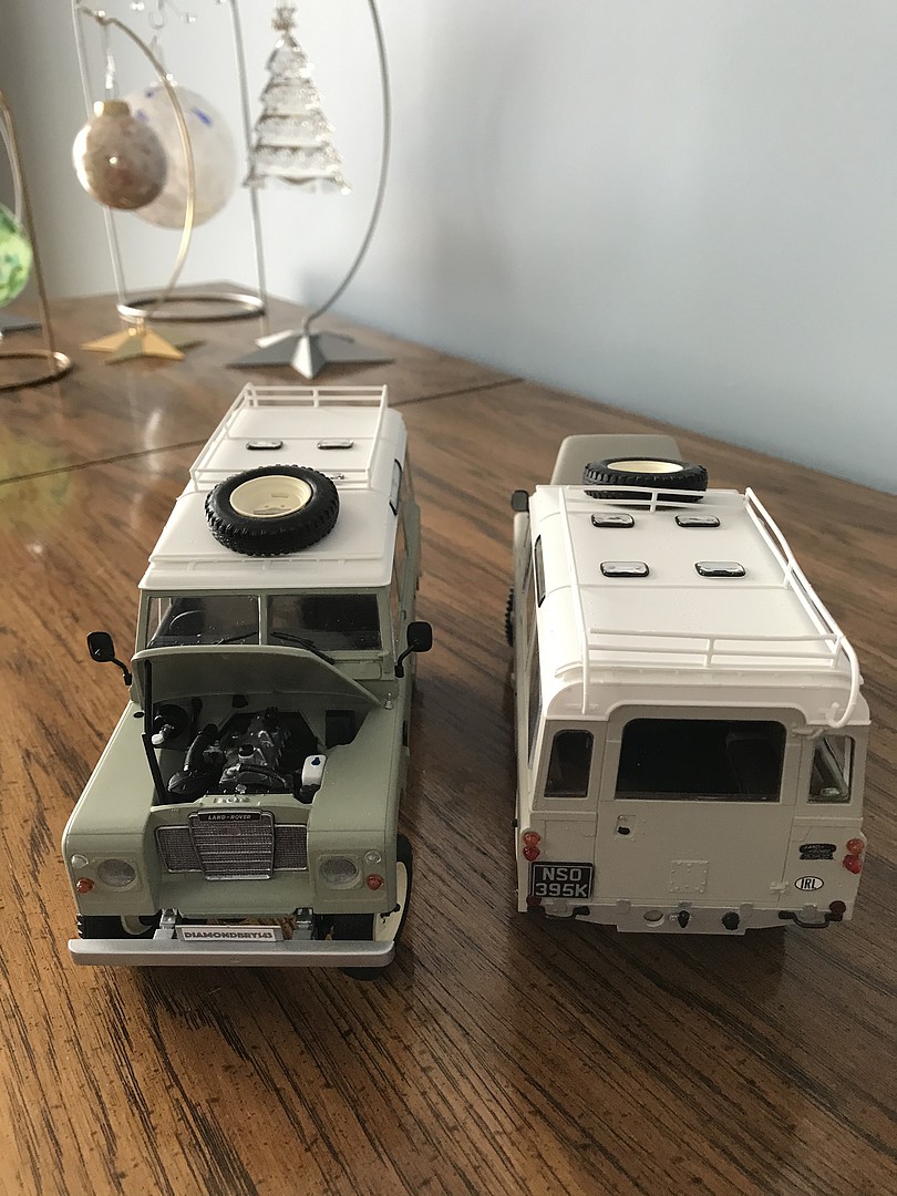 Land Rover Series III LWB Wagon w/Roof Rack -- Plastic Model Car Kit ...