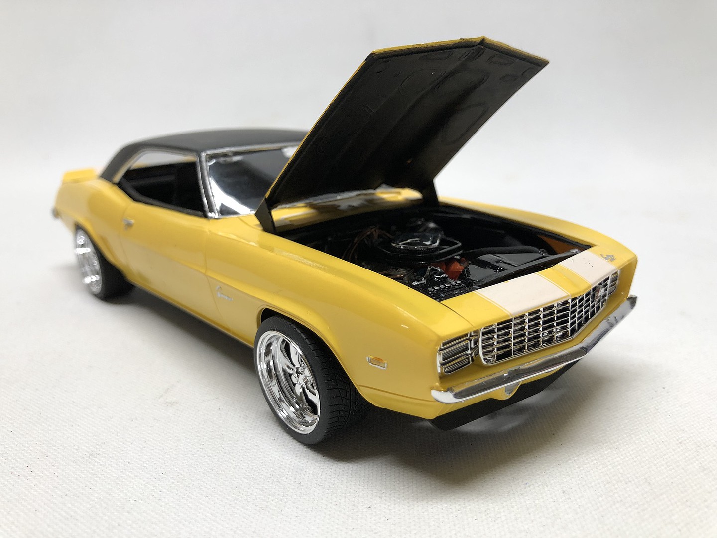 1969 Camaro Z28 RS -- Plastic Model Car Kit -- 1/25 Scale -- #857457 ...