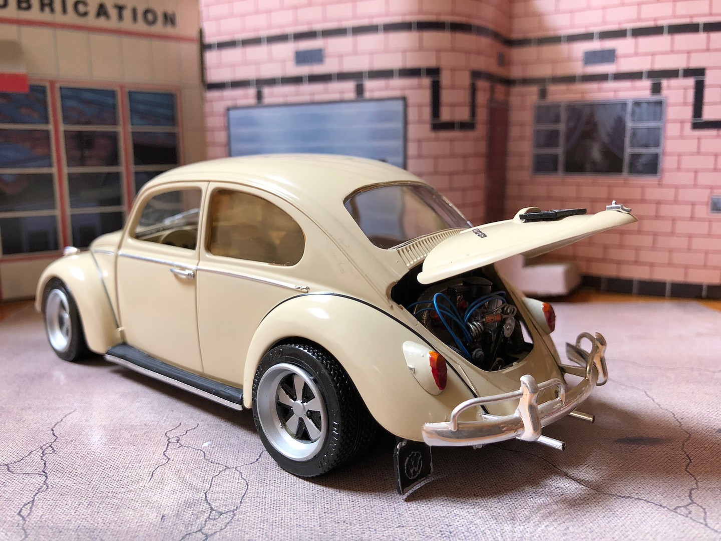 1966 Volkswagen Beetle VW BUG -- Plastic Model Car Kit -- 1/24 Scale ...