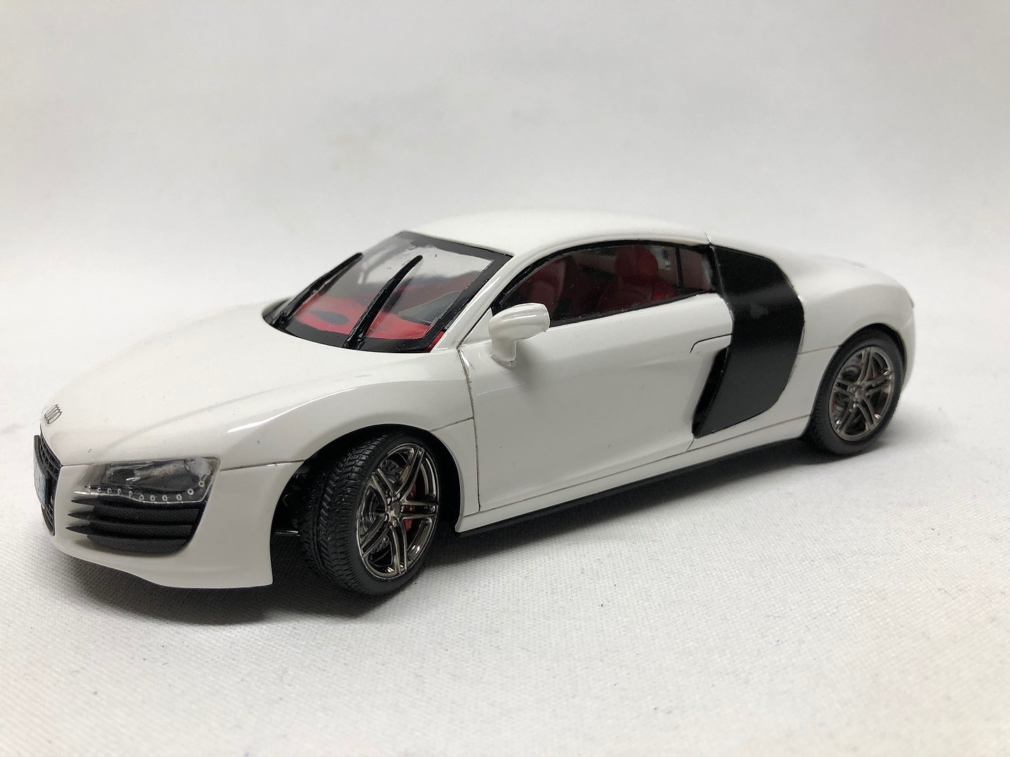 Audi R8 -- Plastic Model Car Kit -- 1/24 Scale -- #07398 pictures by ...