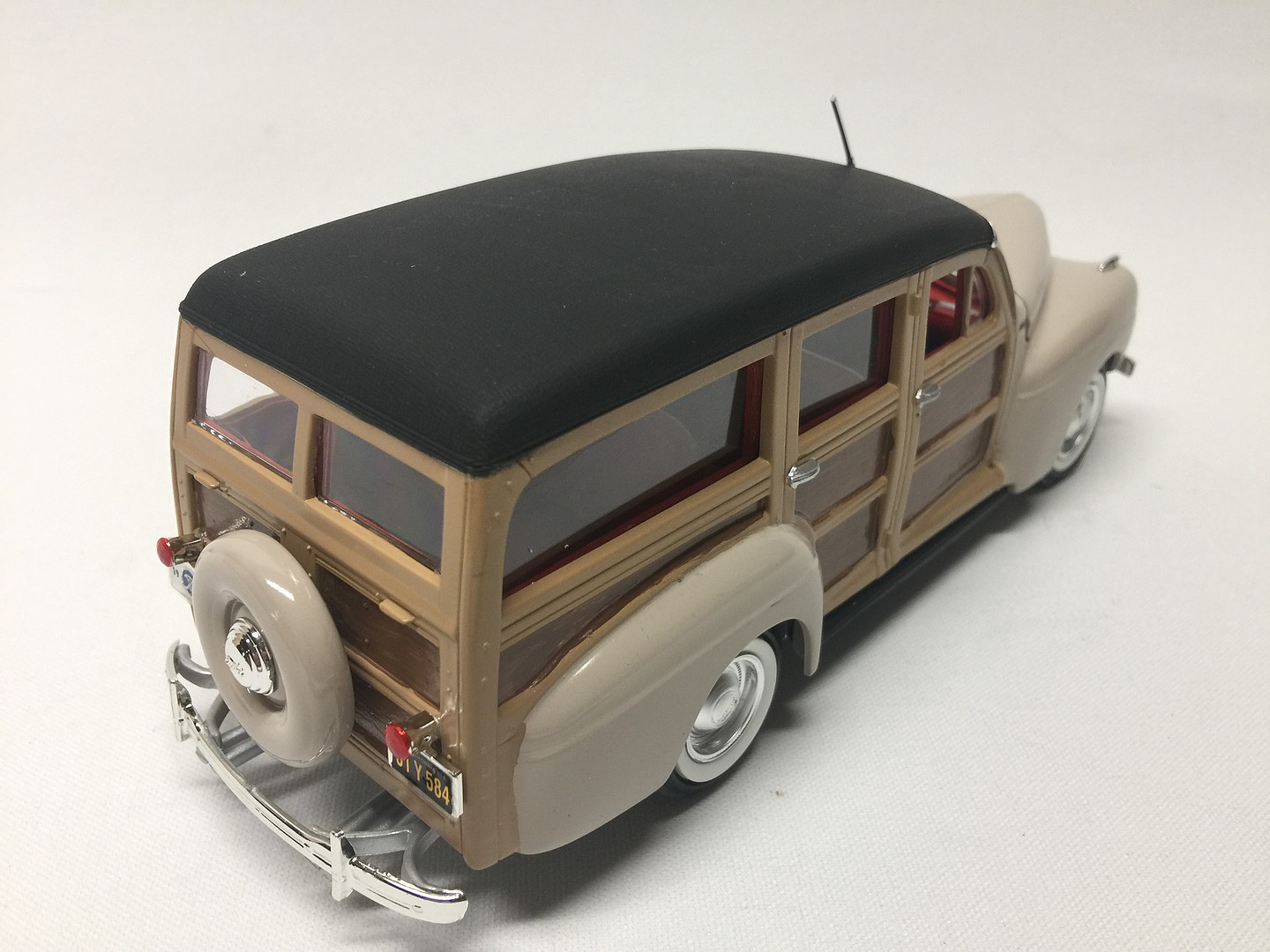 1941 Ford Woody -- Plastic Model Vehicle Kit -- 1/25 Scale -- #906-12 ...