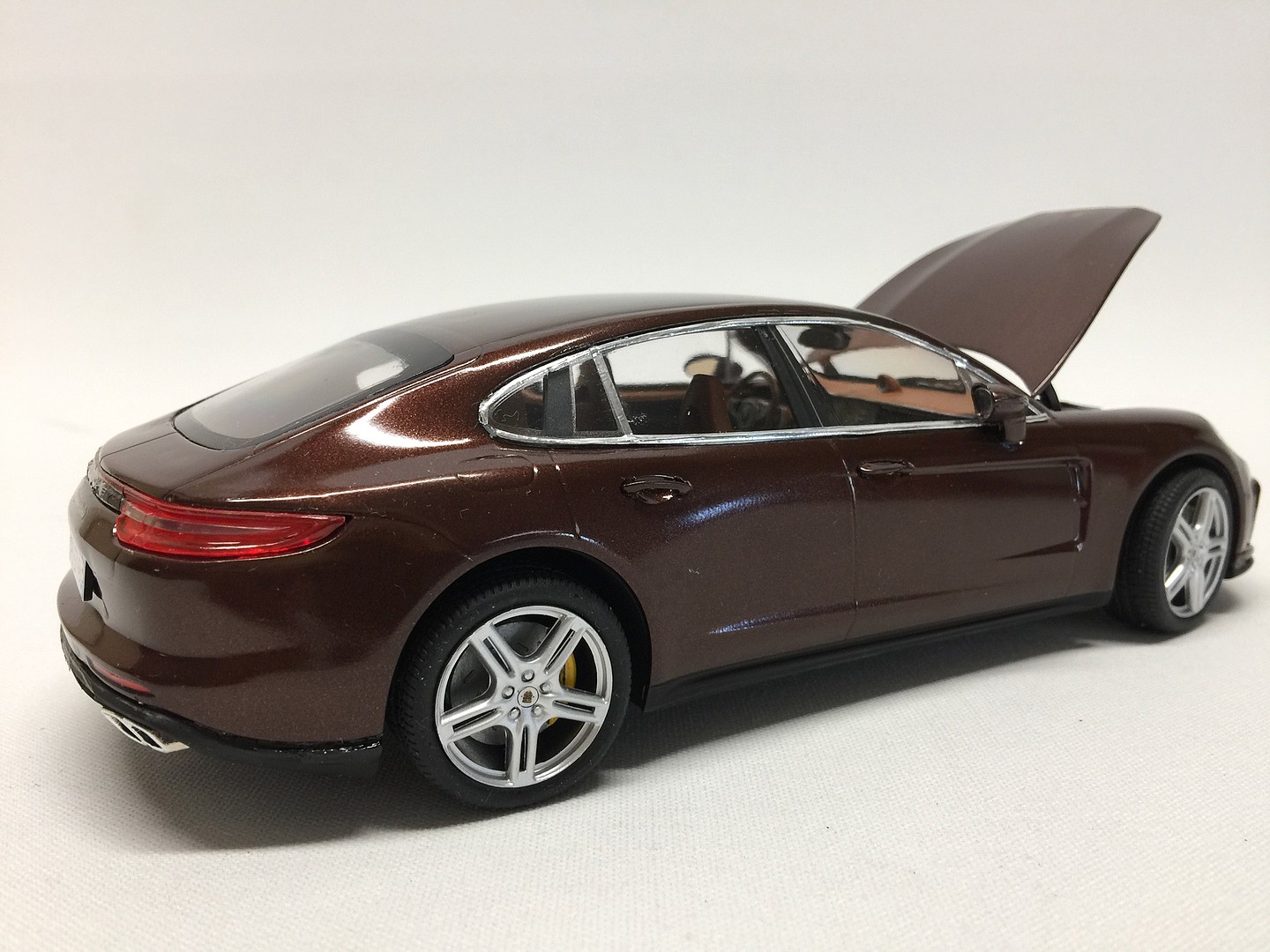 Porsche Panamera 2 -- Plastic Model Car Kit -- 1/24 Scale -- #07034 ...
