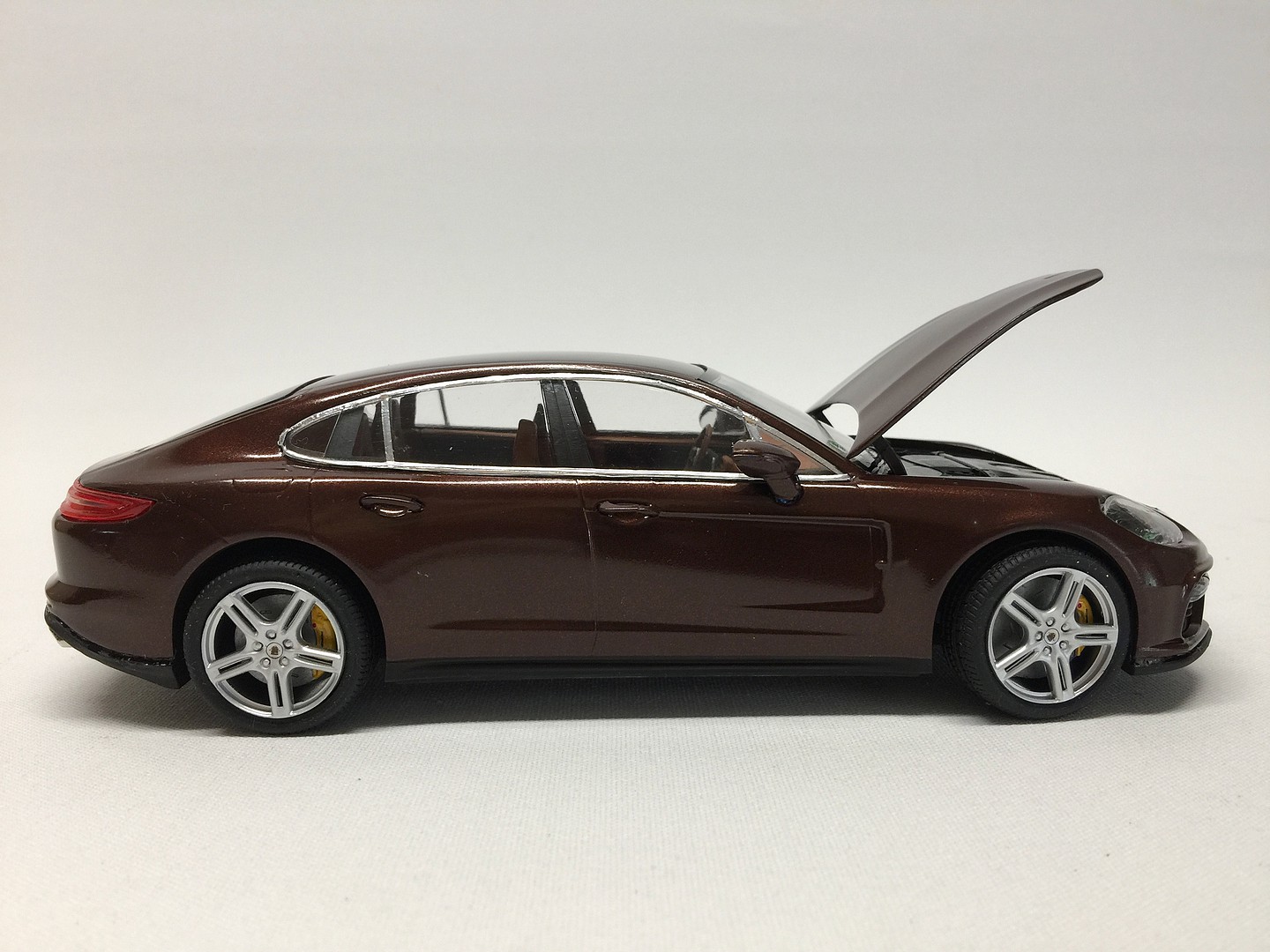 Porsche Panamera 2 -- Plastic Model Car Kit -- 1/24 Scale -- #07034 ...