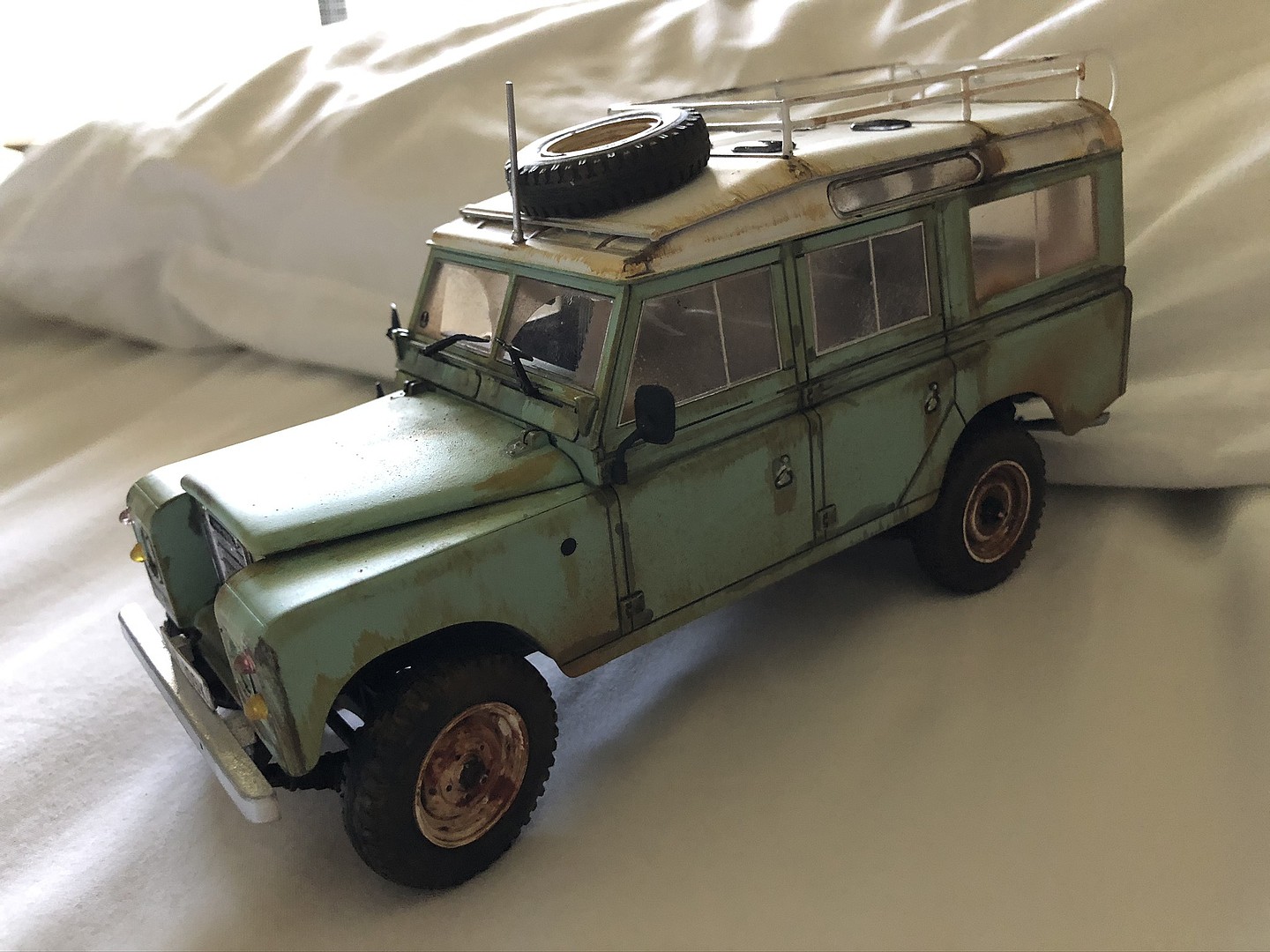 Land Rover Series III LWB Wagon w/Roof Rack -- Plastic Model Car Kit ...