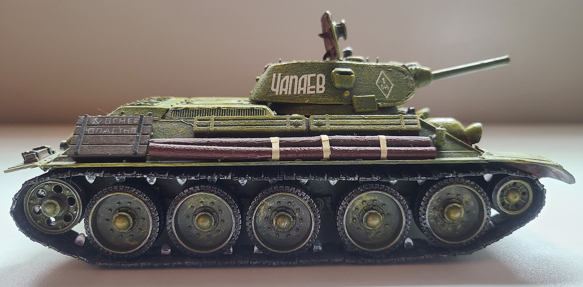 T34/76 Mod. 1940 -- Plastic Model Tank Kit -- 1/35 Scale -- #6092 ...