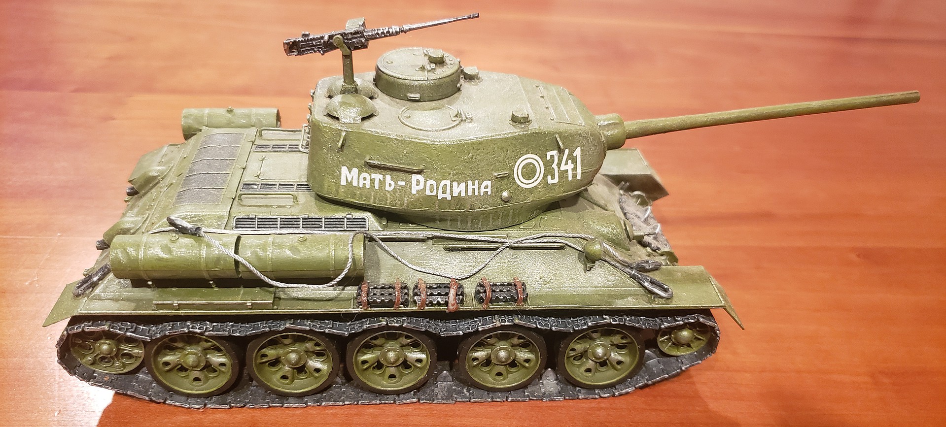 NVA T-34/85M -- Plastic Model Military Tank -- 1/35 Scale -- #3318 ...