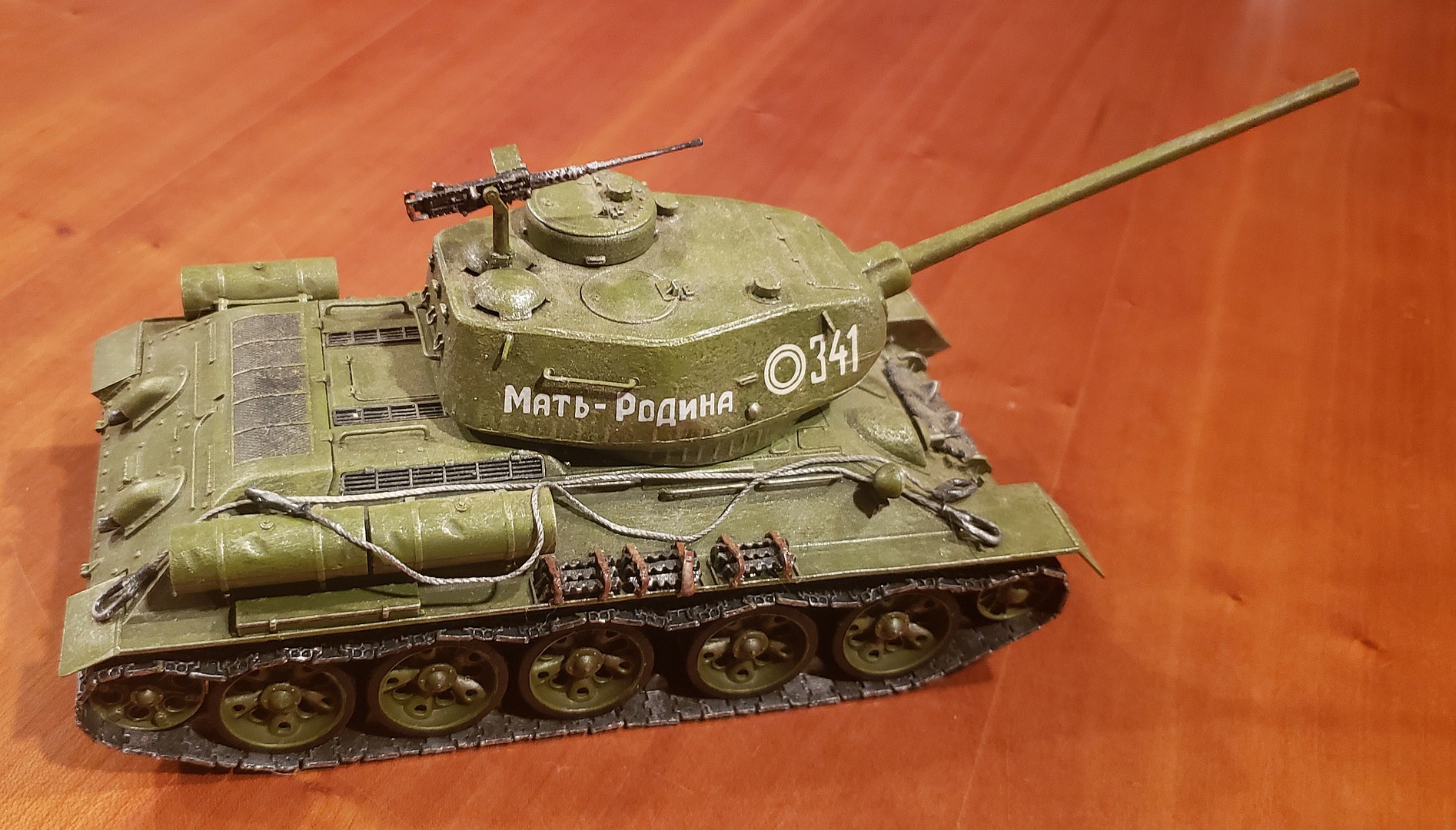 NVA T-34/85M -- Plastic Model Military Tank -- 1/35 Scale -- #3318 ...