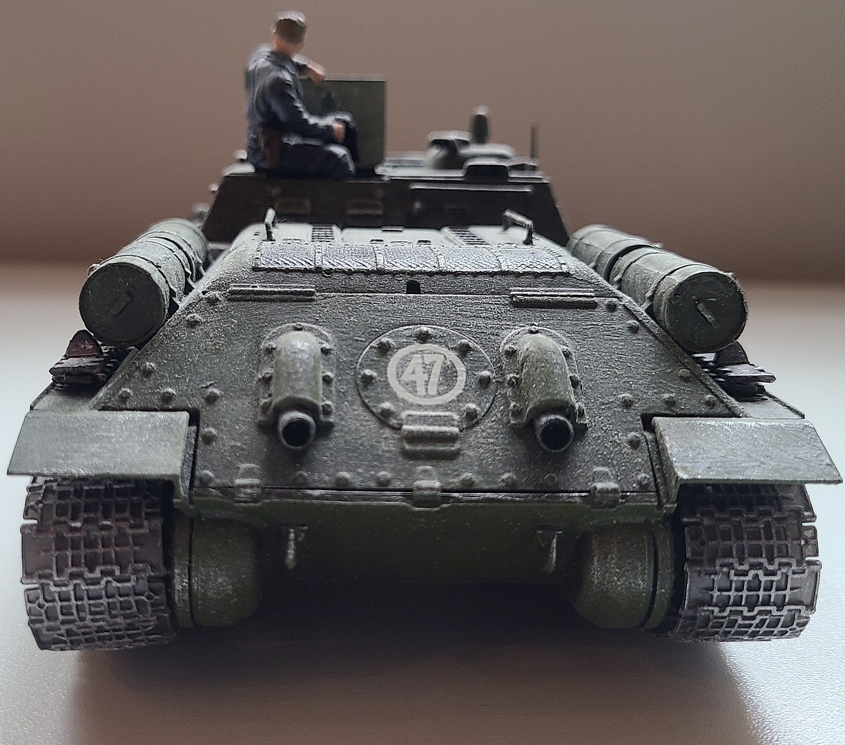 SU-85 Russian Tank Destroyer w/Mastering Set -- Plastic Model Military ...