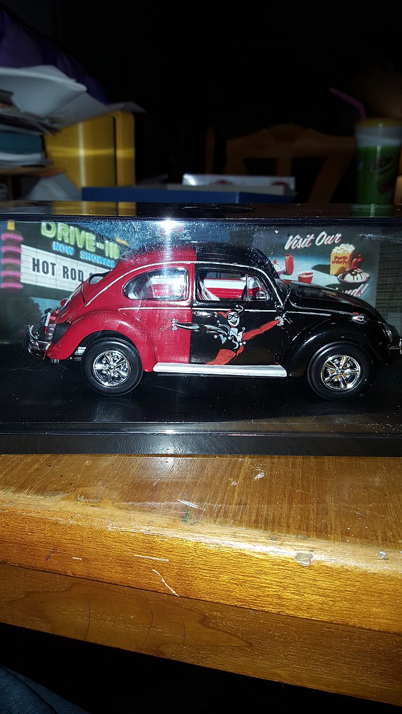Harley Quinn VW Beetle DC Comics -- Snap Plastic Model Car Kit -- 1/24 ...