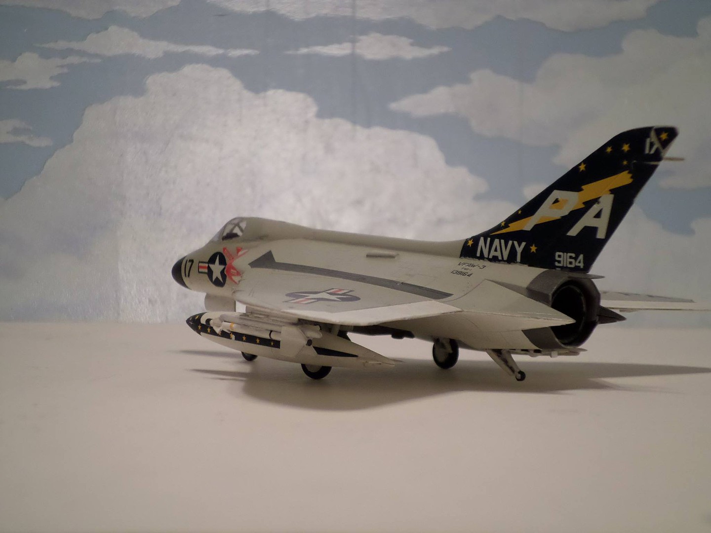 F4D-1 Skyray supersonic Fighter Jet -- Plastic Model Airplane Kit -- 1/ ...