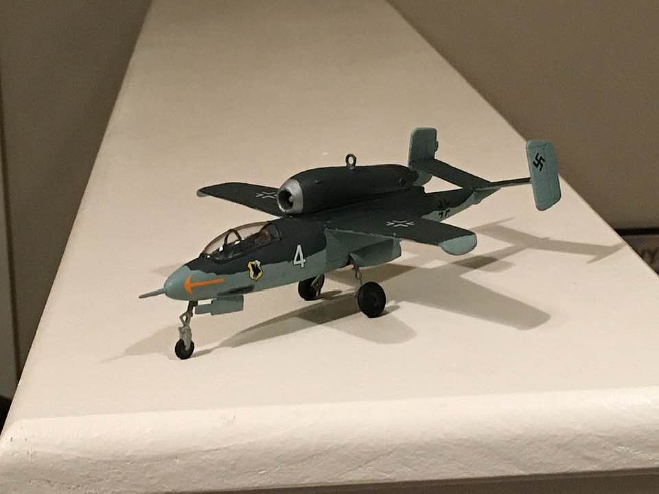 Easy Build Heinkel He 162 Salamander -- Plastic Model Airplane Kit -- 1 ...