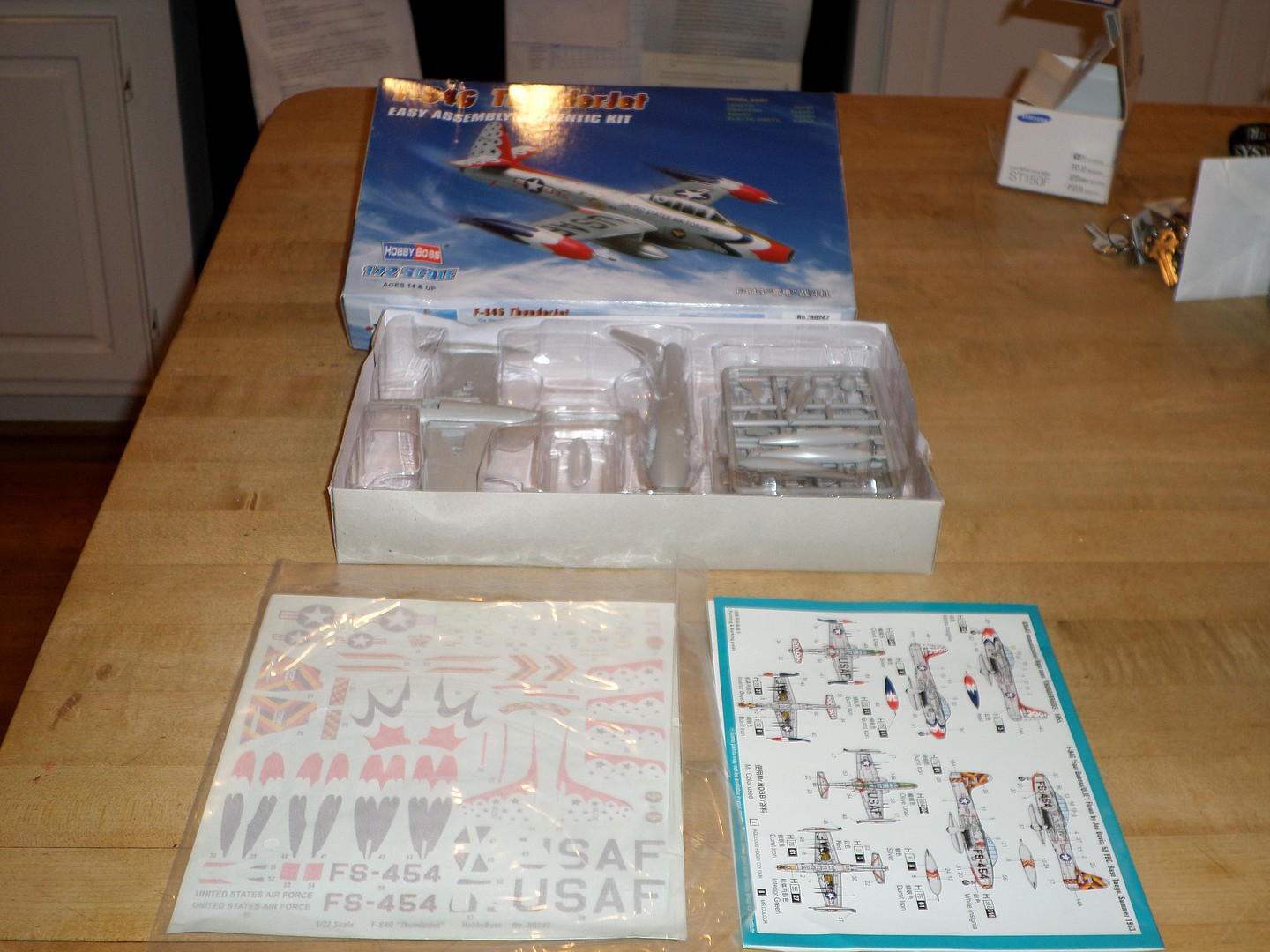 F-84G Thunderjet -- Plastic Model Airplane Kit -- 1/72 Scale -- #80247 ...