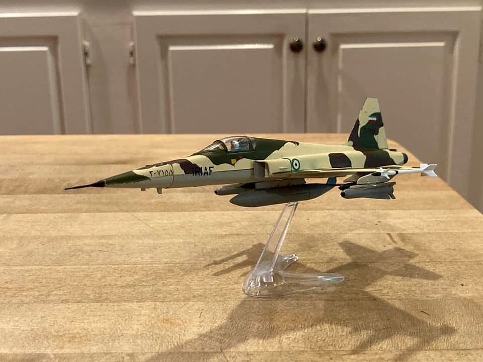 F-5E Tiger II Fighter -- Plastic Model Airplane Kit -- 1/72 Scale -- # ...