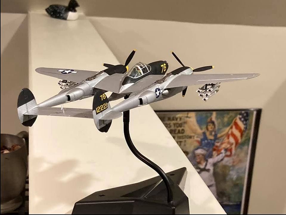 P-38L-5-LO Lightning -- Plastic Model Airplane Kit -- 1/72 Scale ...