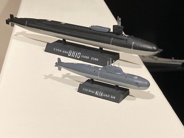 USS OHIO Vs SOVIET ALFA Sd -- Plastic Model Military Ship Kit -- 1/700 ...