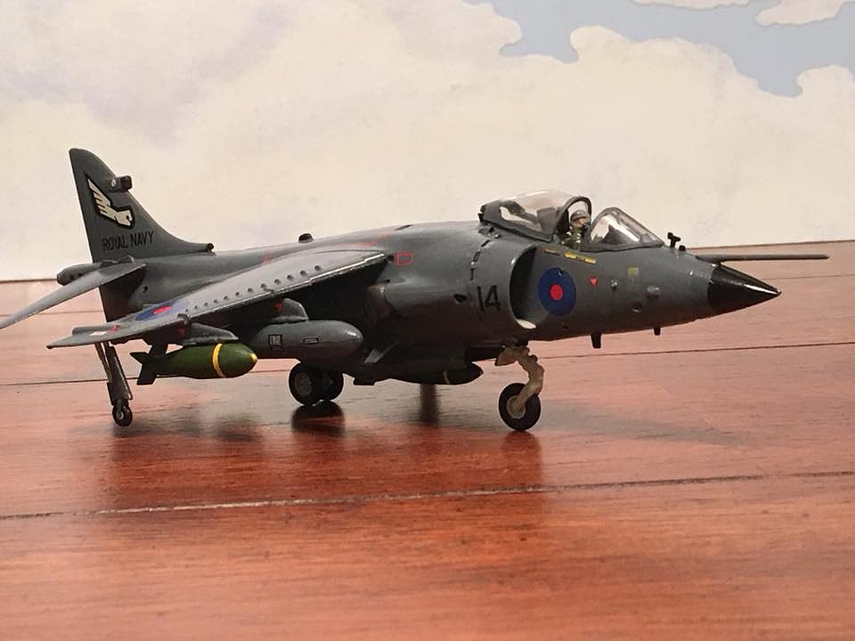 Sea Harrier FRS Mk.1 -- Plastic Model Airplane Kit -- 1/72 Scale ...