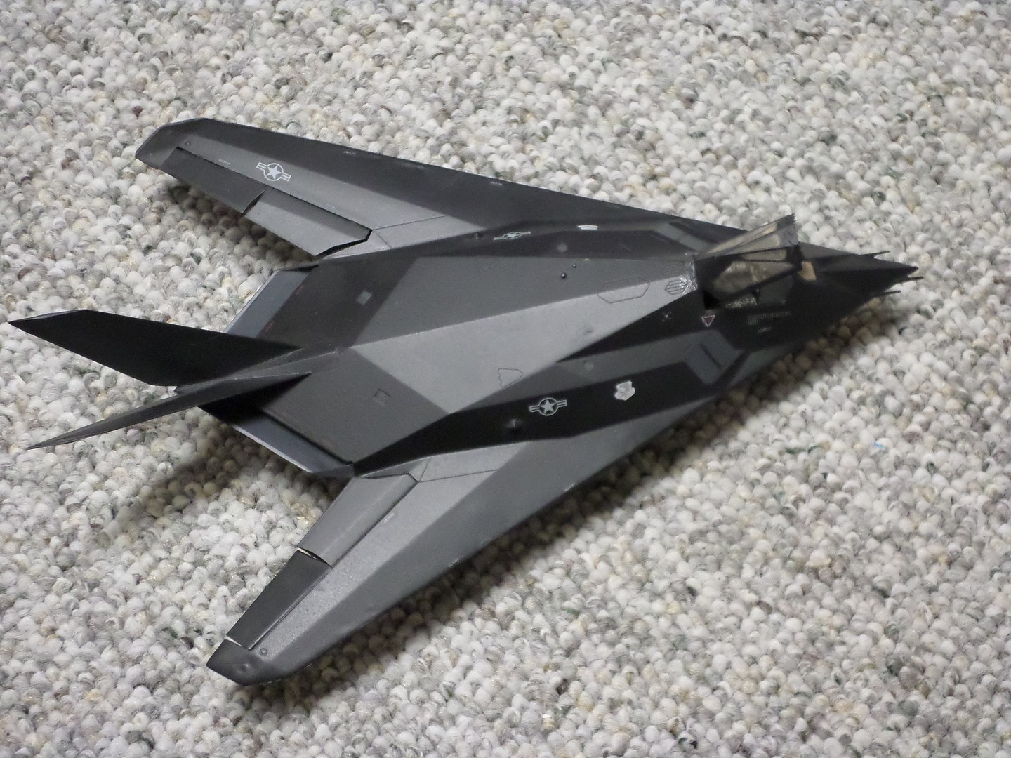 F117 Stealth Aircraft -- Plastic Model Airplane Kit -- 1/72 Scale ...