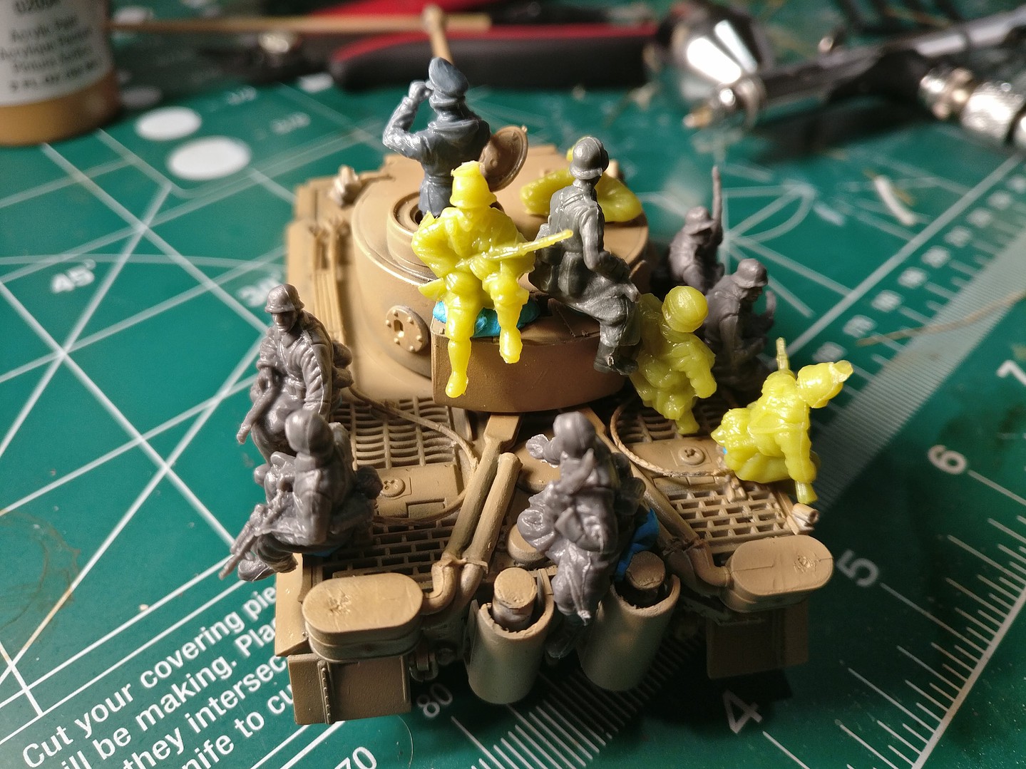 German Tank Riders -- Plastic Model Military Figure Set -- 1/72 Scale ...