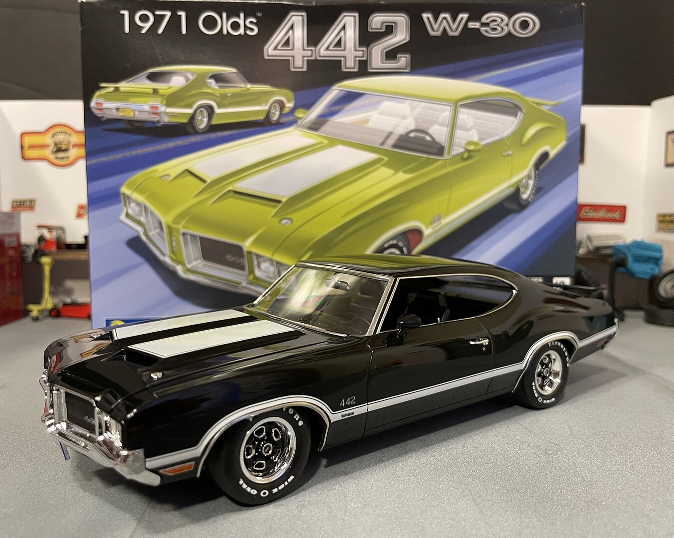 Gallery Pictures Revell-Monogram 1971 Oldsmobile 442 W-30 Plastic Model ...
