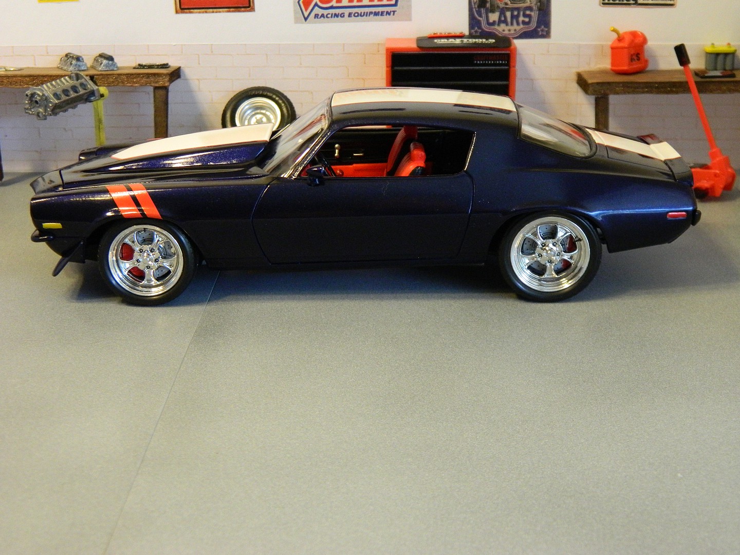 Chevy Camaro Z28 1970 1/2 -- Plastic Model Car Kit -- 1/25 Scale ...