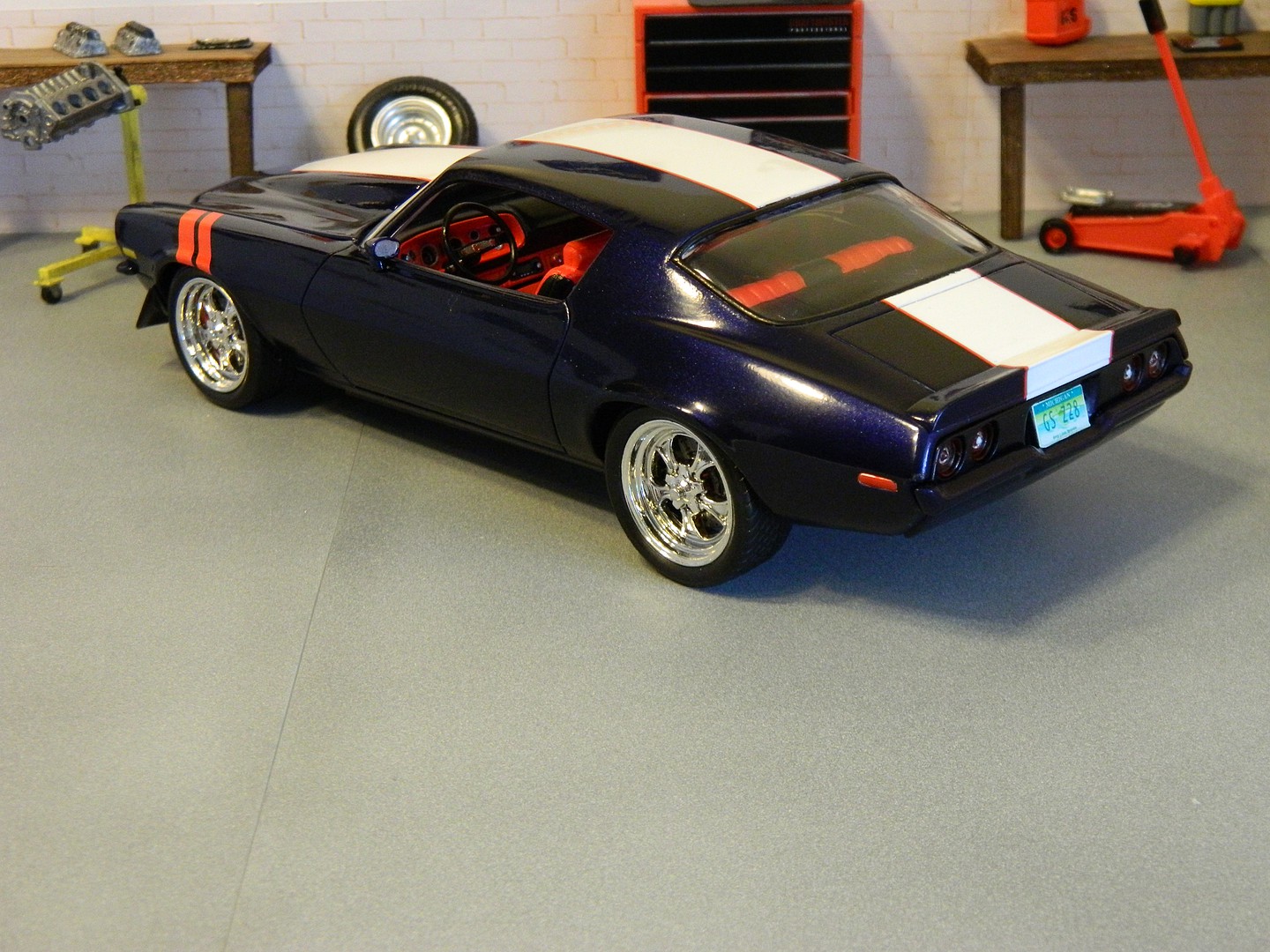 Chevy Camaro Z28 1970 1/2 -- Plastic Model Car Kit -- 1/25 Scale ...