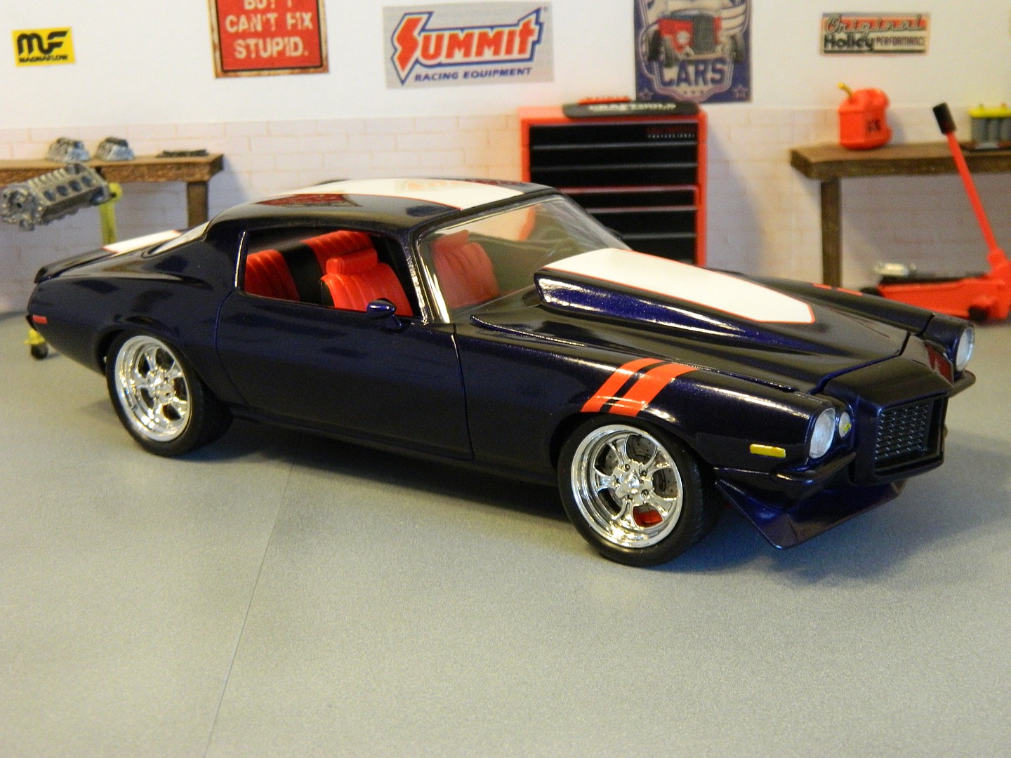 Chevy Camaro Z28 1970 1/2 -- Plastic Model Car Kit -- 1/25 Scale ...
