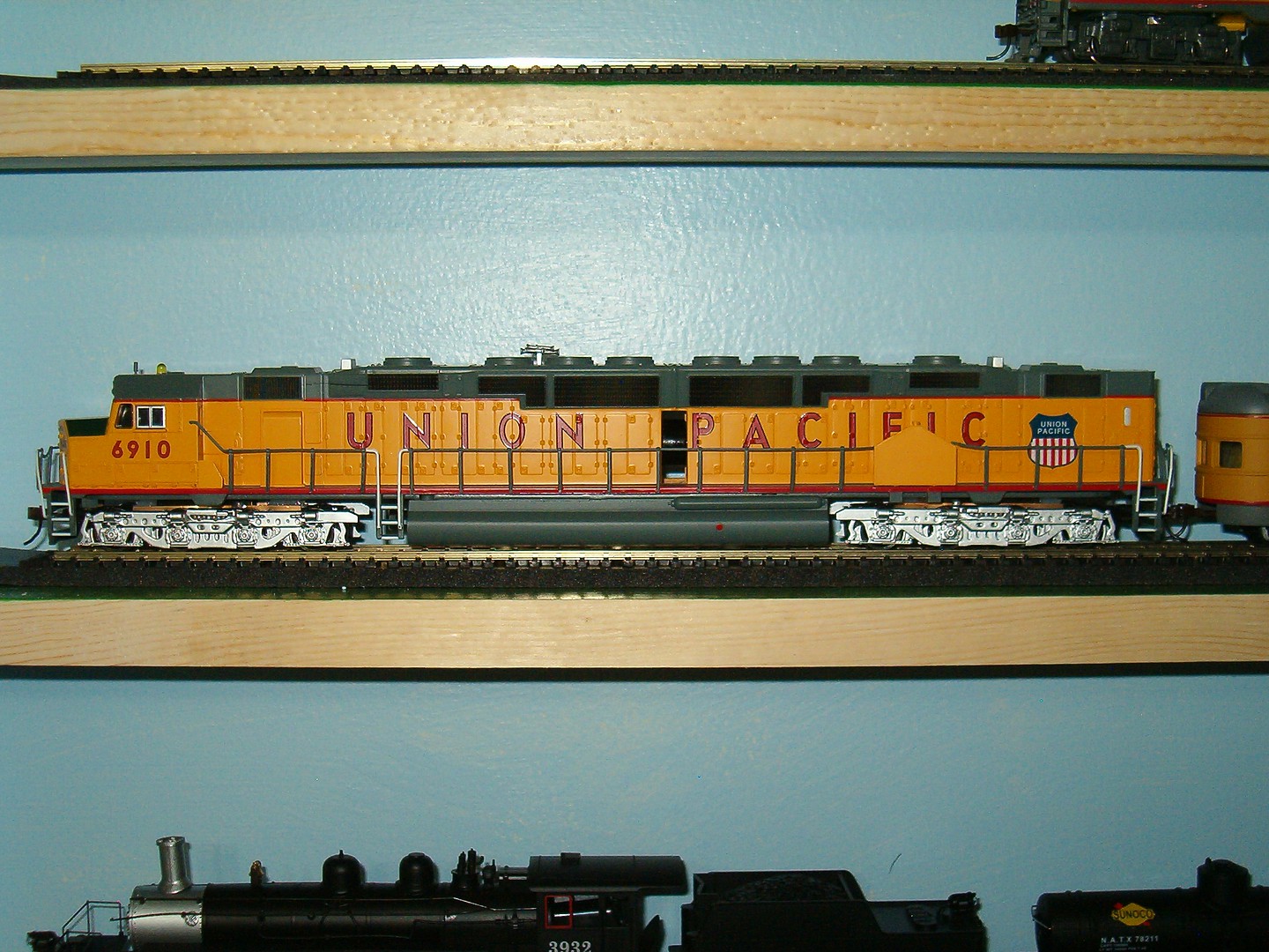 EMD DD40AX Centennial Union Pacific #6910 -- HO Scale Model Train ...