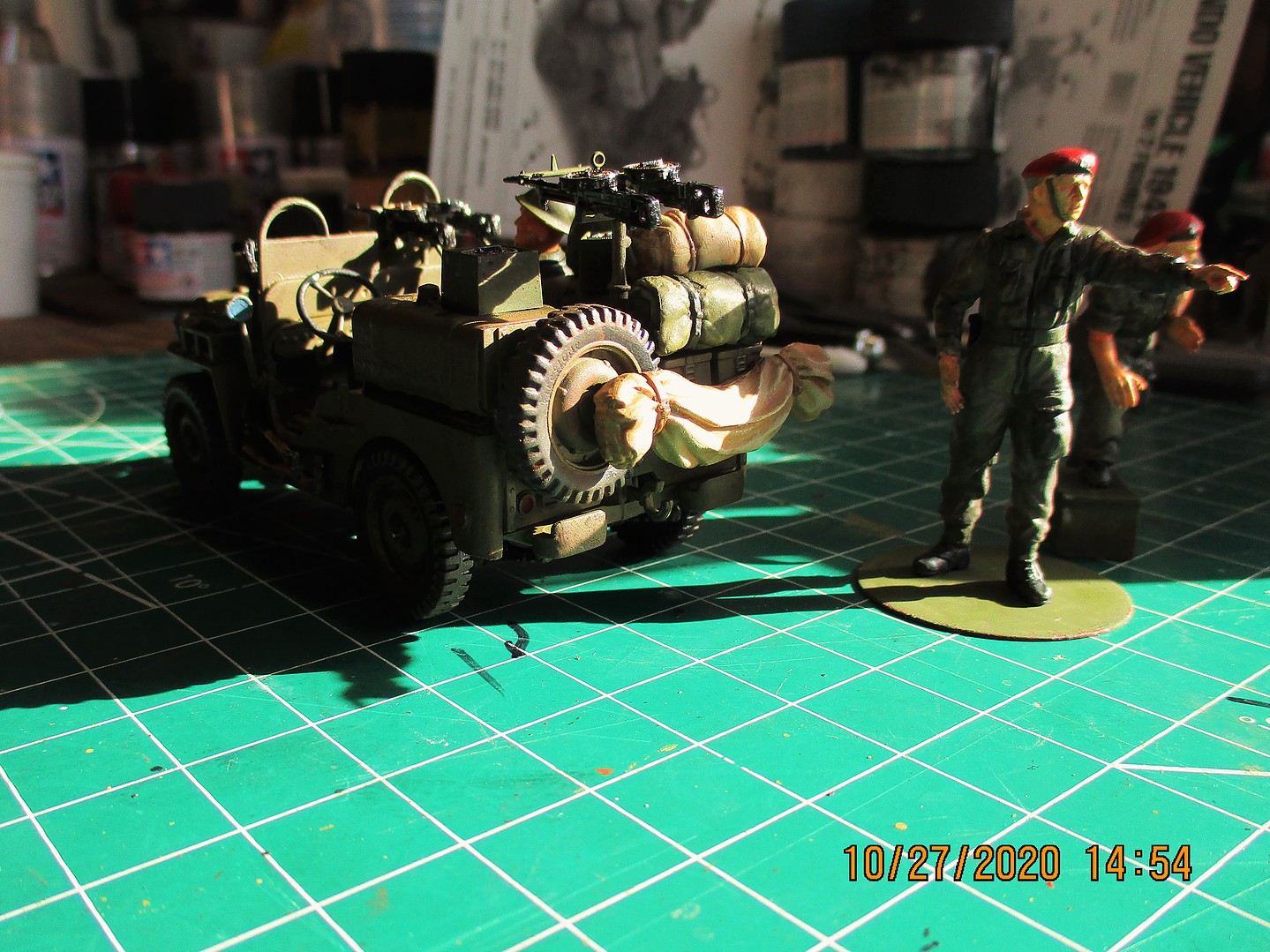 British SAS Commando 1944 w/2 Figure -- Plastic Model Military Vehicle ...