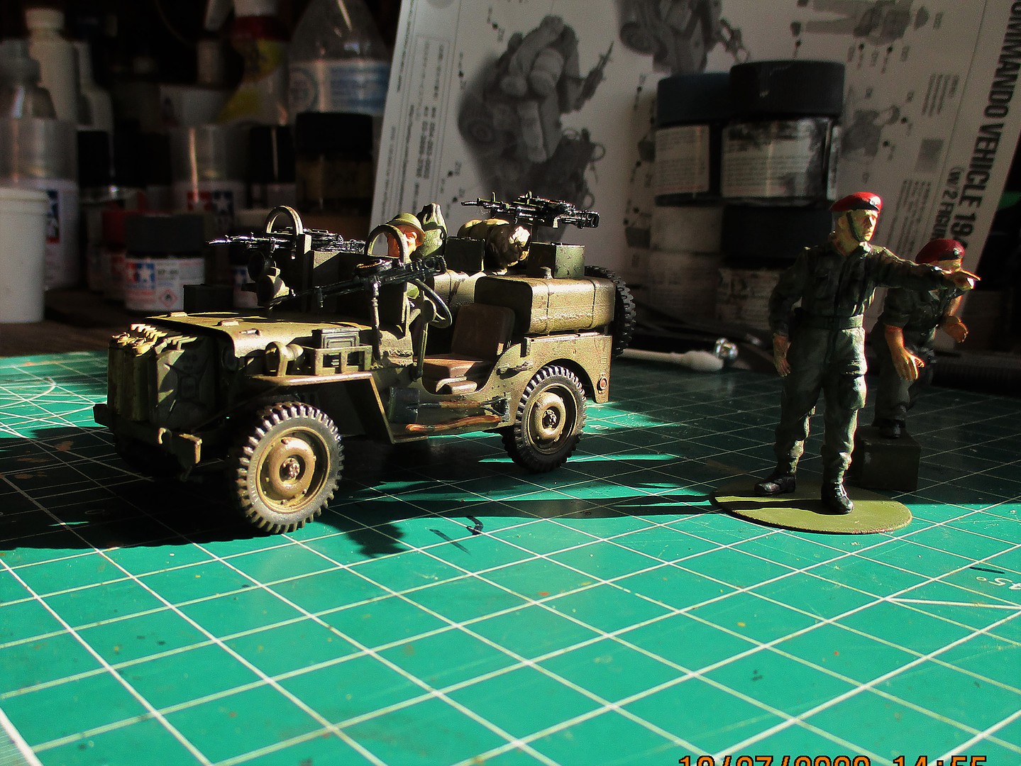 British SAS Commando 1944 w/2 Figure -- Plastic Model Military Vehicle ...