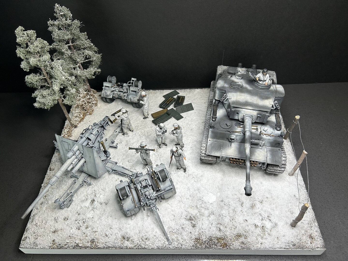 German 88mm Flak 36/37 Gun w/6 Artillery Crew -- Plastic Model Tank Kit ...