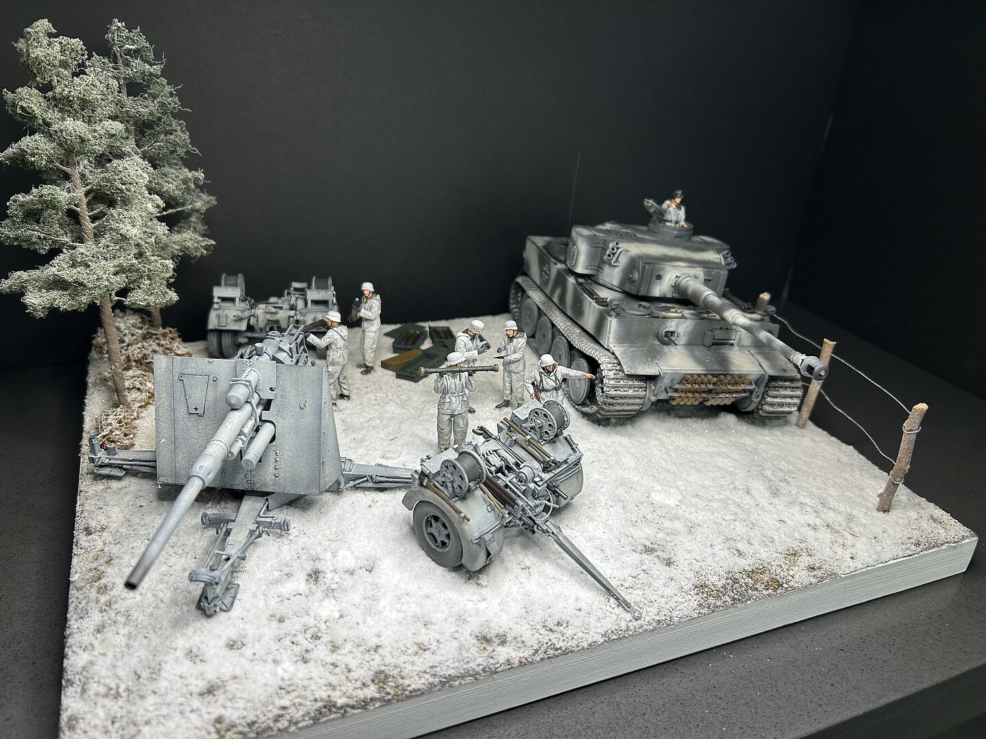German 88mm Flak 36/37 Gun w/6 Artillery Crew -- Plastic Model Tank Kit ...