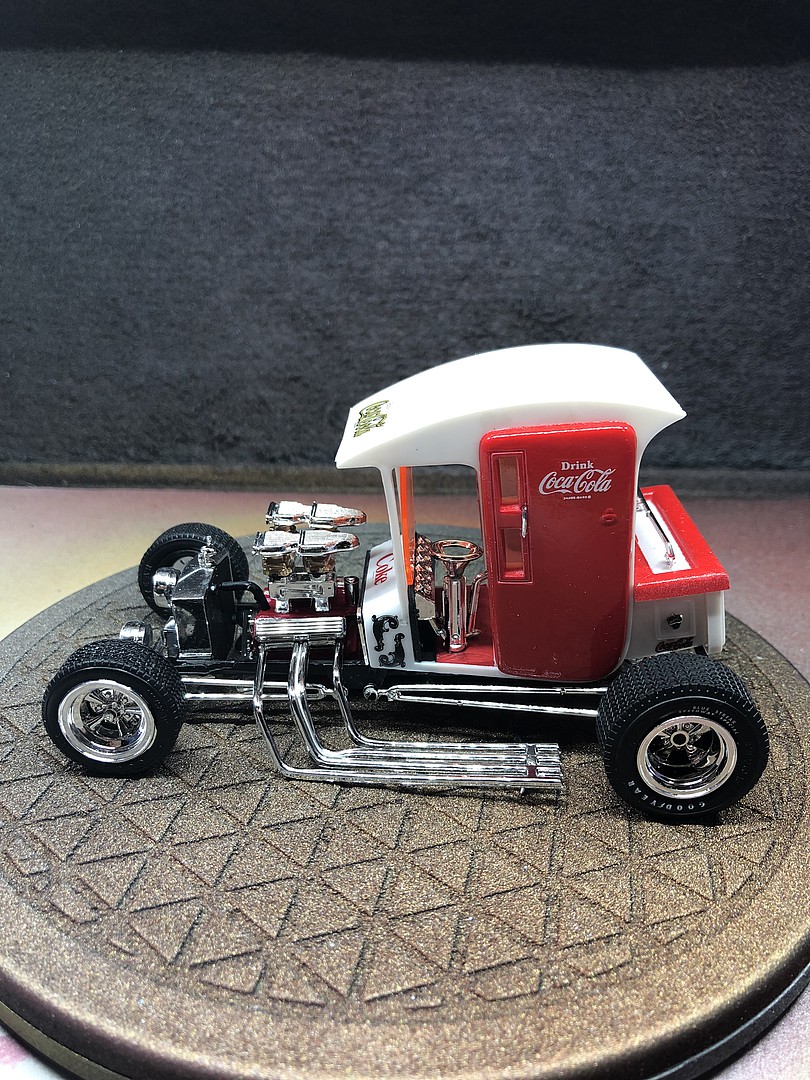 Coca Cola Vending Machine Show Rod SE -- Plastic Model Car Kit -- 1/25 ...