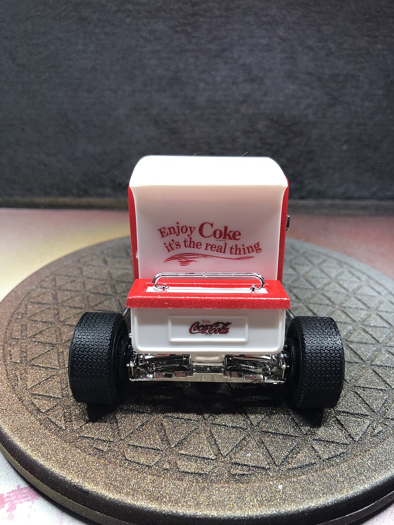 Coca Cola Vending Machine Show Rod SE -- Plastic Model Car Kit -- 1/25 ...