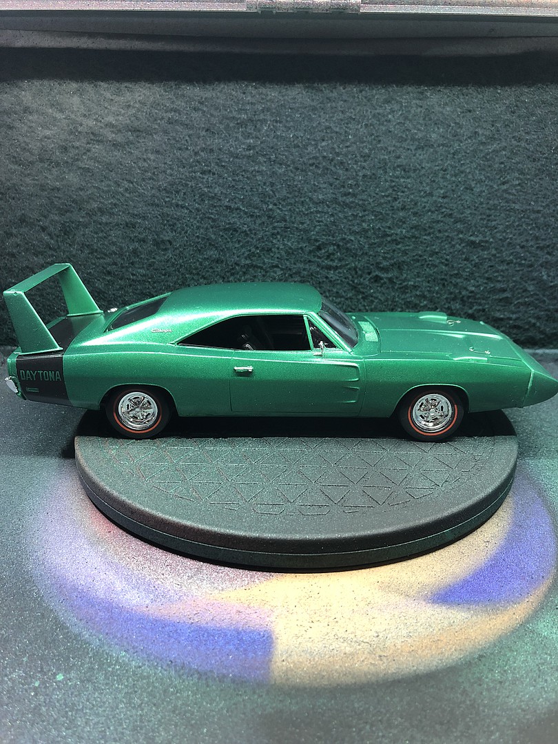 1969 Dodge Charger Daytona 2n1 -- Plastic Model Car Kit -- 1/25 Scale ...