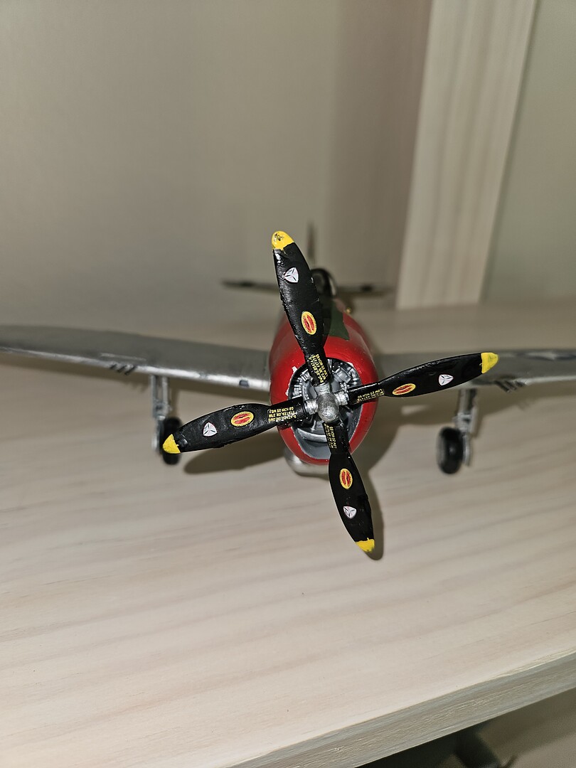 P-47D Thunderbolt -- Plastic Model Airplane Kit -- 1/48 Scale -- # ...