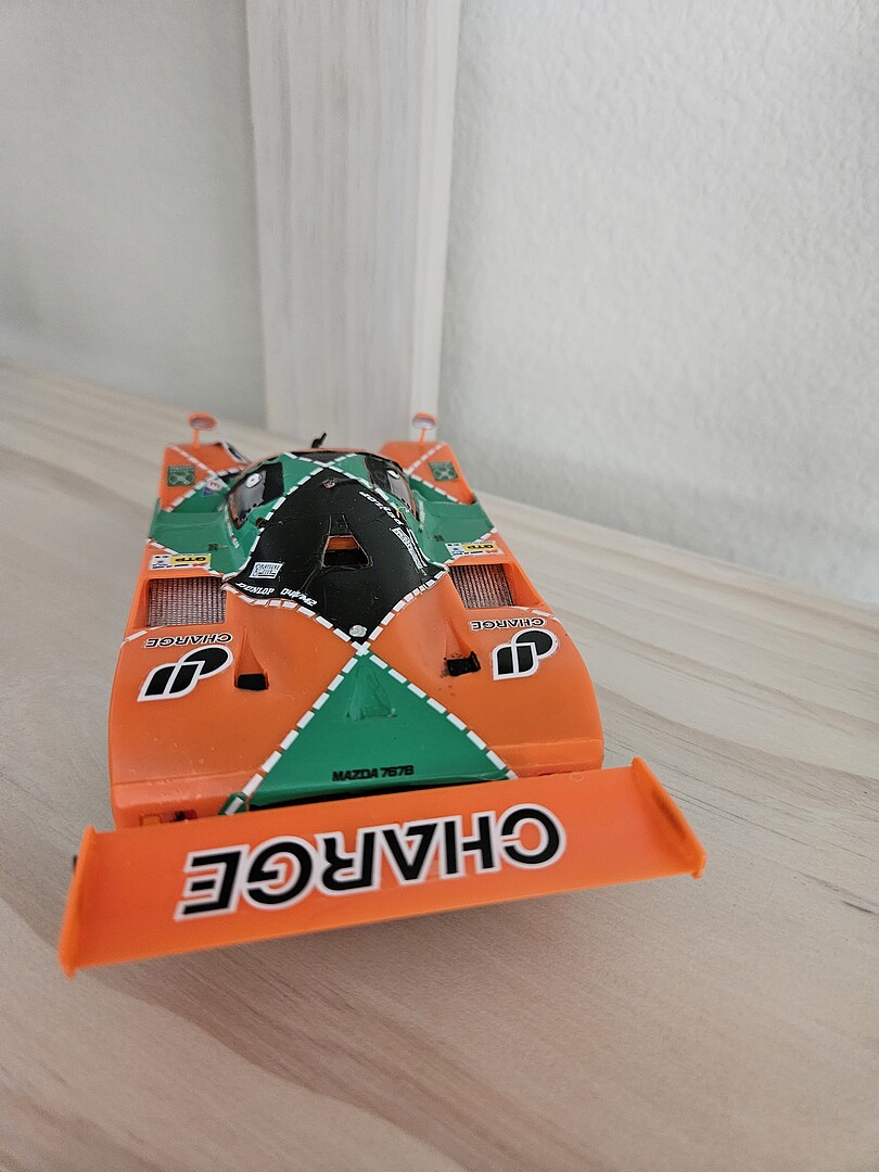 Charge Mazda 767B Pictures