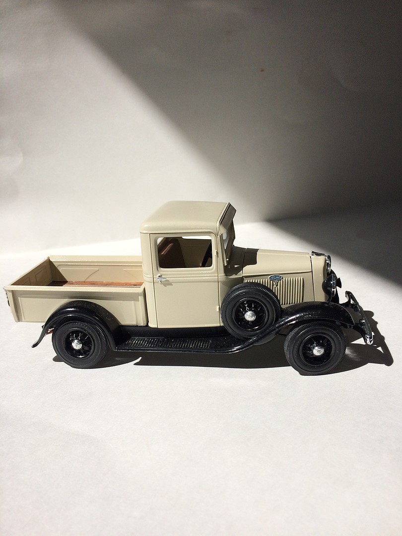 1934 Ford Pickup -- Plastic Model Truck Kit -- 1/25 Scale -- #1120 ...