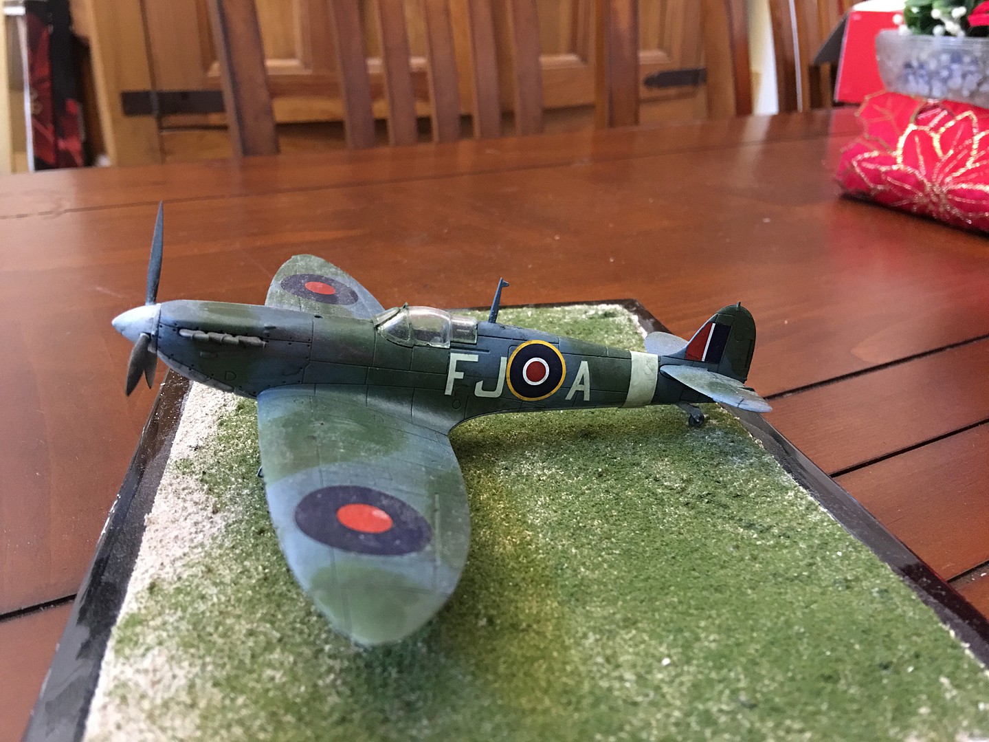 Supermarine Spitfire Mk I Aircraft -- Plastic Model Airplane Kit -- 1/ ...