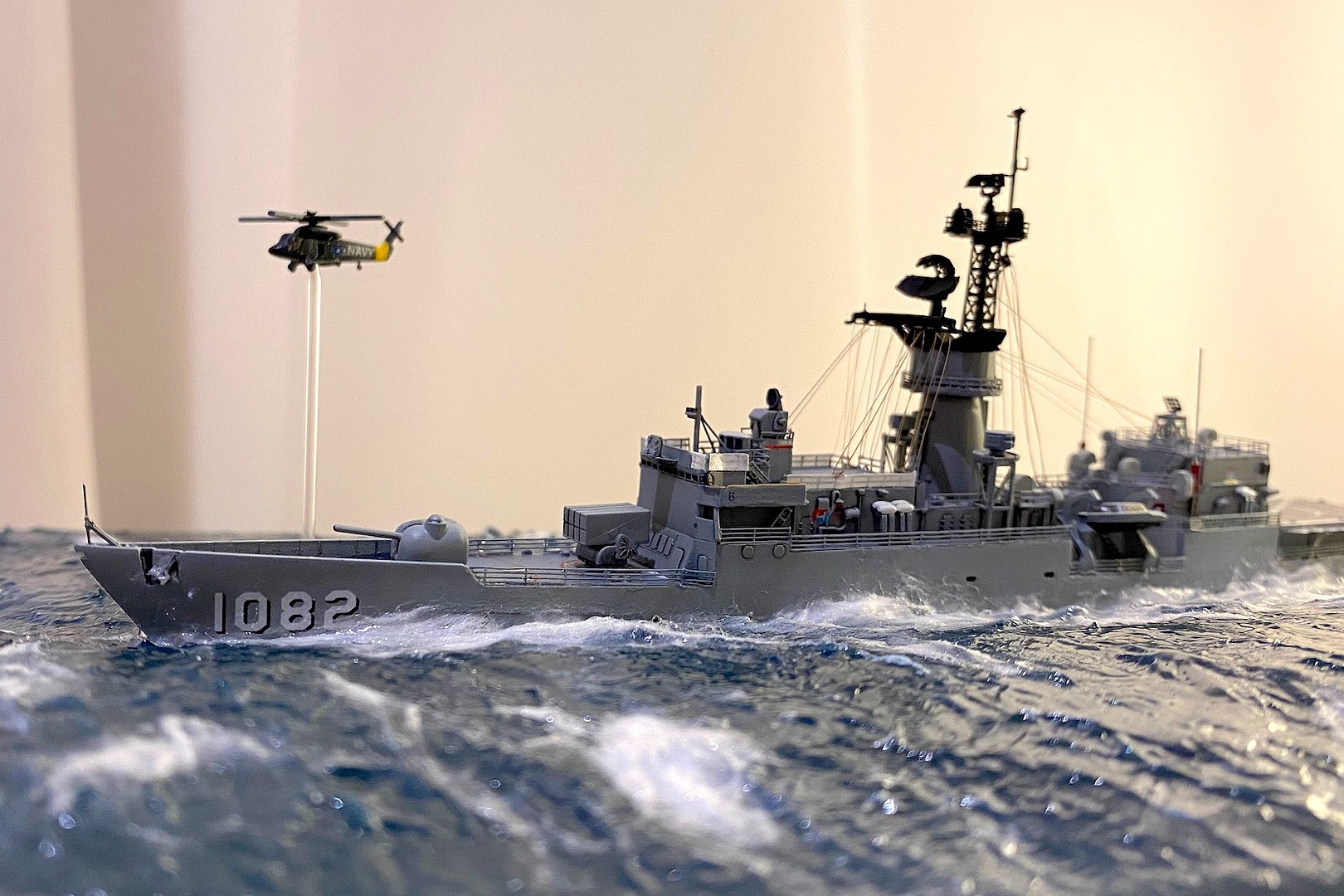 Knox Class Frigate FF1073 Robert E. Peary -- Plastic Model Frigate Kit ...